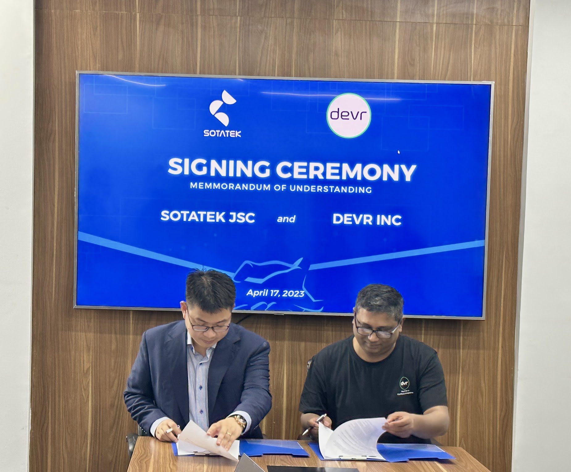 MOU Signing Ceremony between SotaTek and Devr - Sota Holdings | A Global IT Consulting ...
